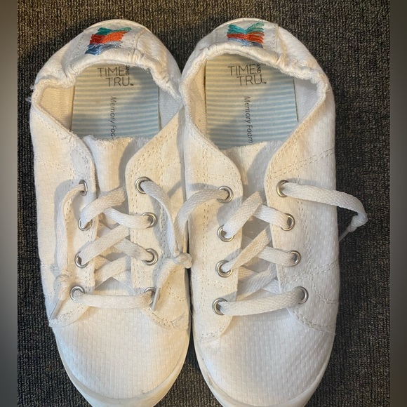 Time and Tru | Shoes | Time And Tru Memory Foam White Sneakers 75 ...